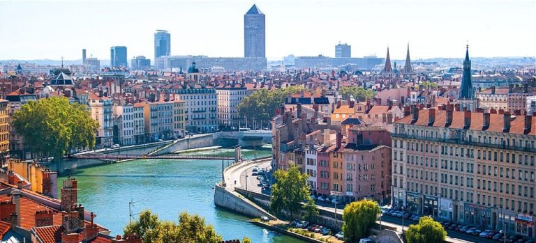 Comment la couronne périurbaine façonne l'urbanisme moderne